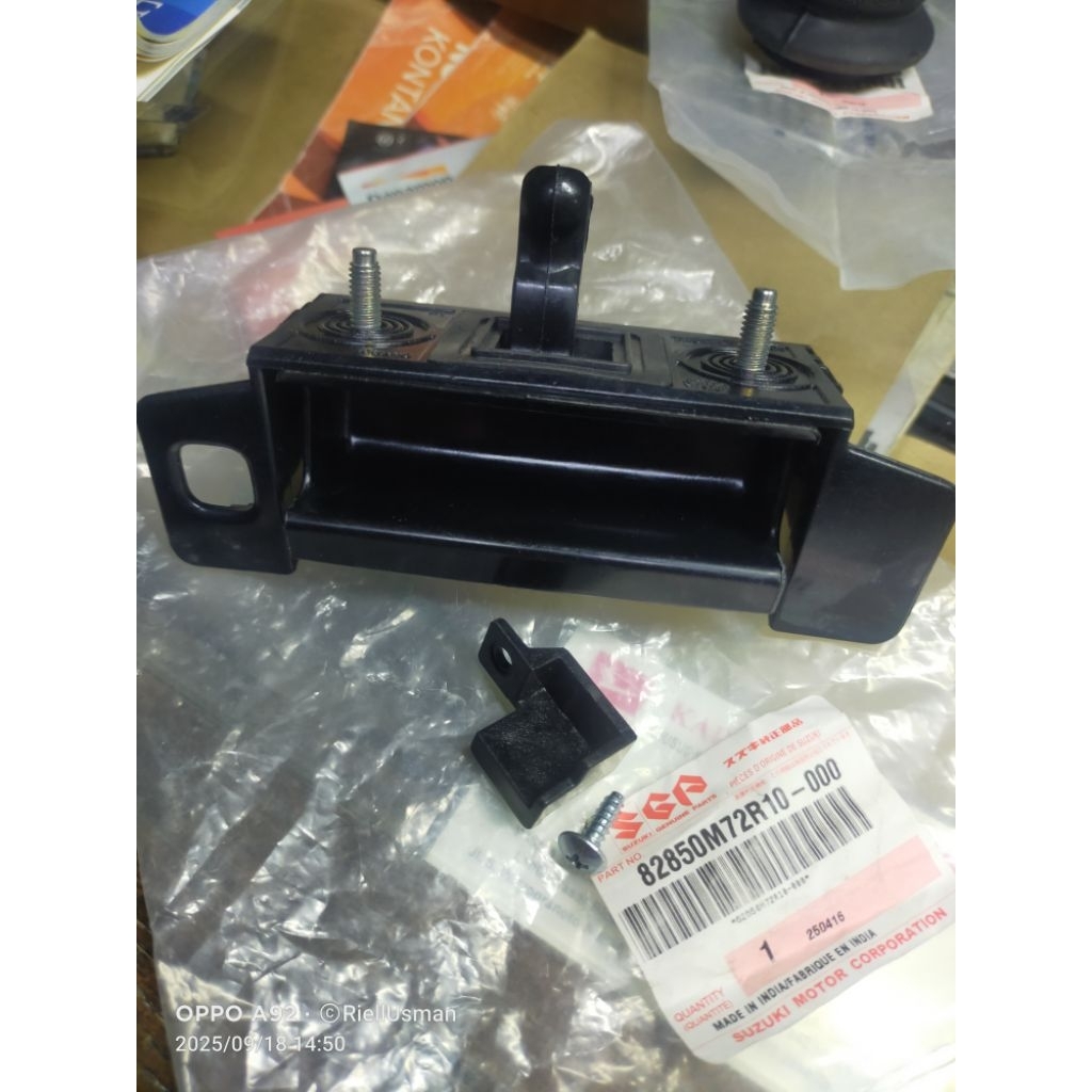 Jual Handle pintu bagasi belakang Suzuki All New Ertiga type Gx | Shopee Indonesia