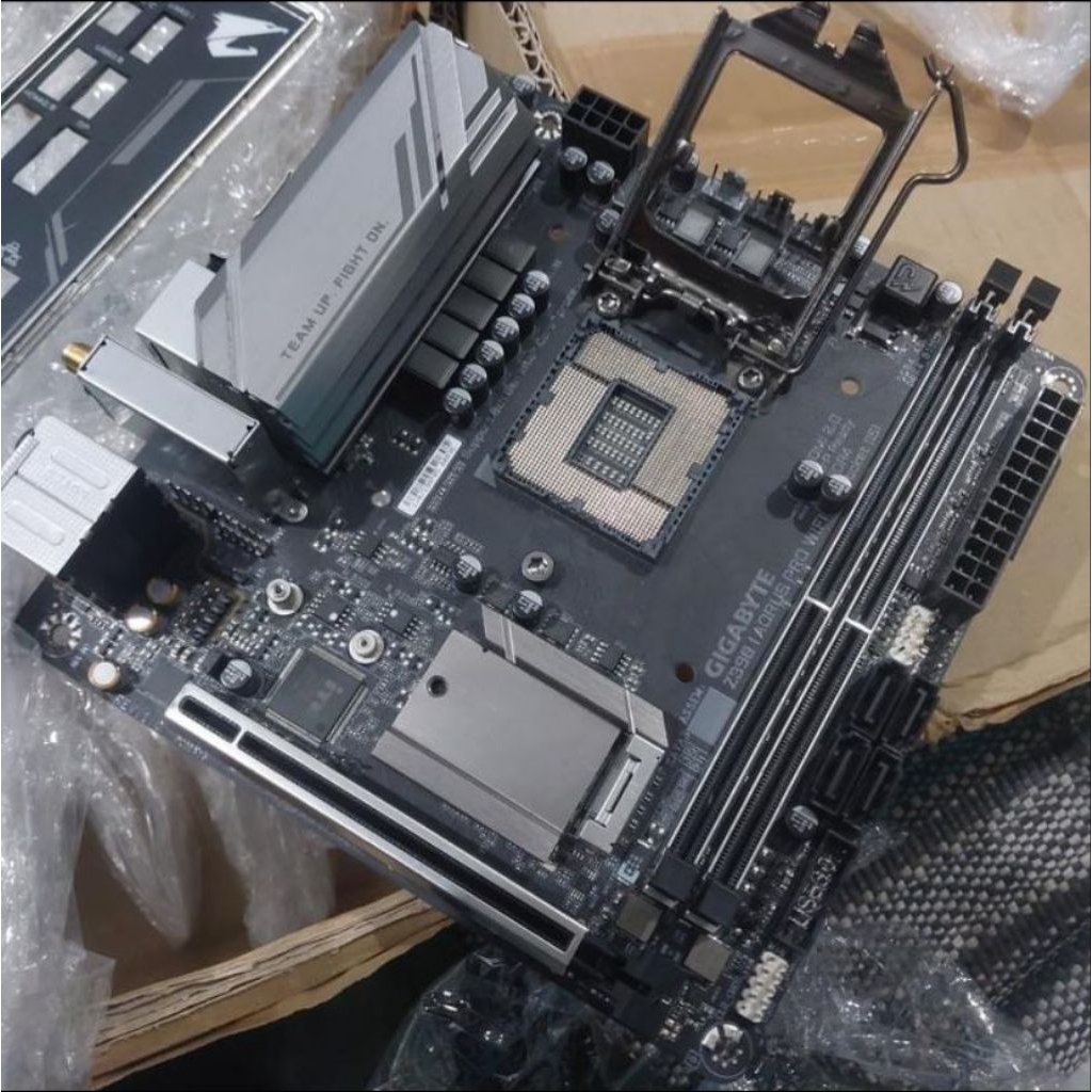 Jual i7 8700k Gigabyte aorus Z390i pro wifi itx | Shopee Indonesia
