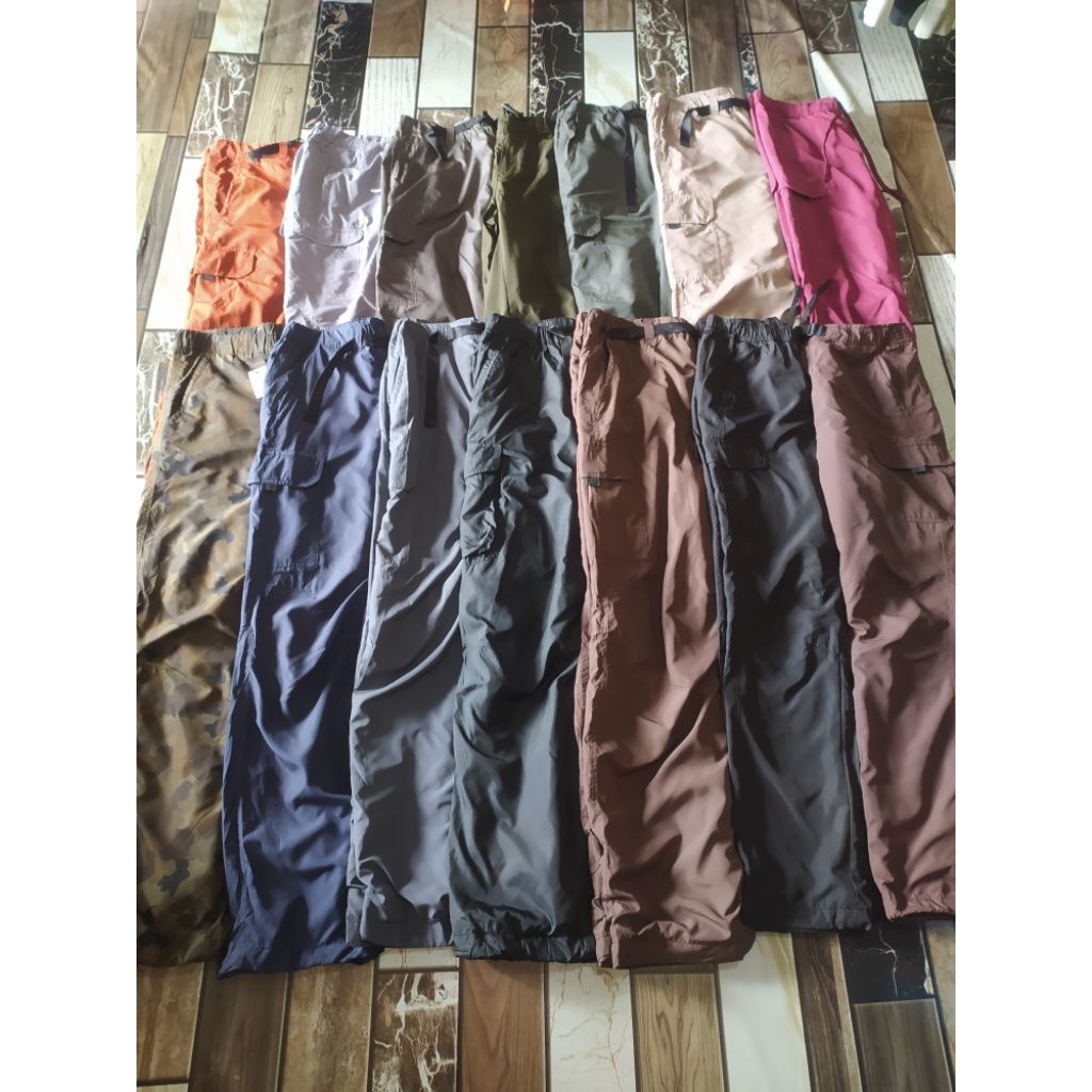 Jual celana trackpant UNIQLo parasut | Shopee Indonesia