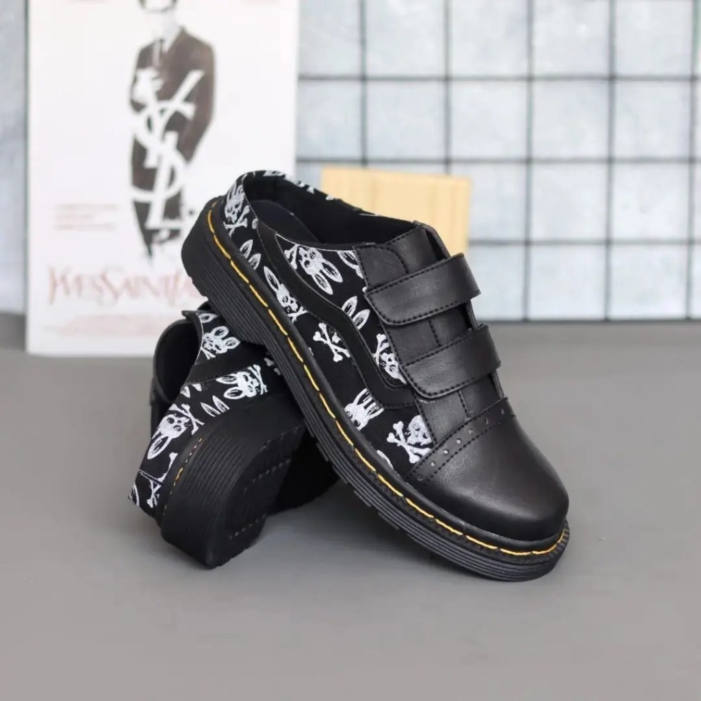 Jual Sepatu Sandal Pria Docmart Slop Hitam Rebbit | Shopee Indonesia