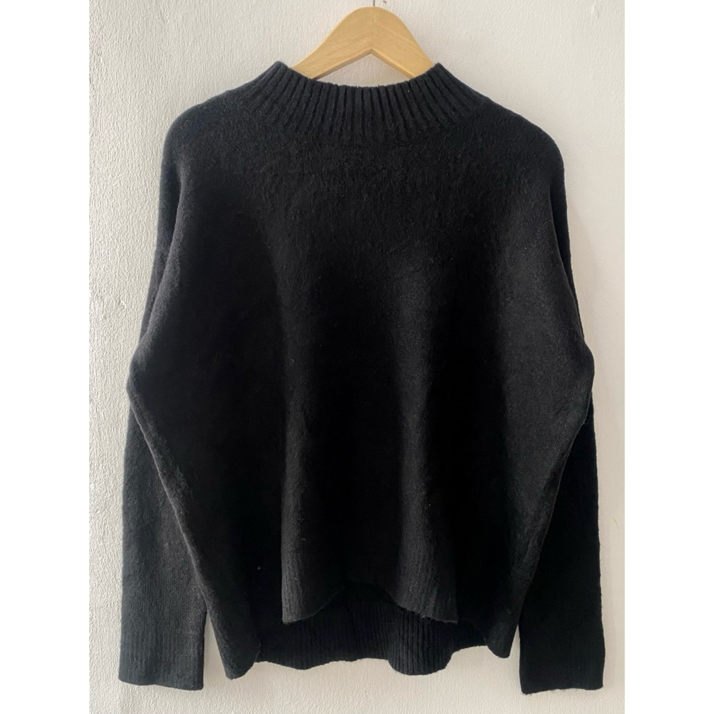 Jual UNIQLO SOUFFLE YARN MOCK NECK SWEATER IN BlACK COLOR (S) | Shopee ...