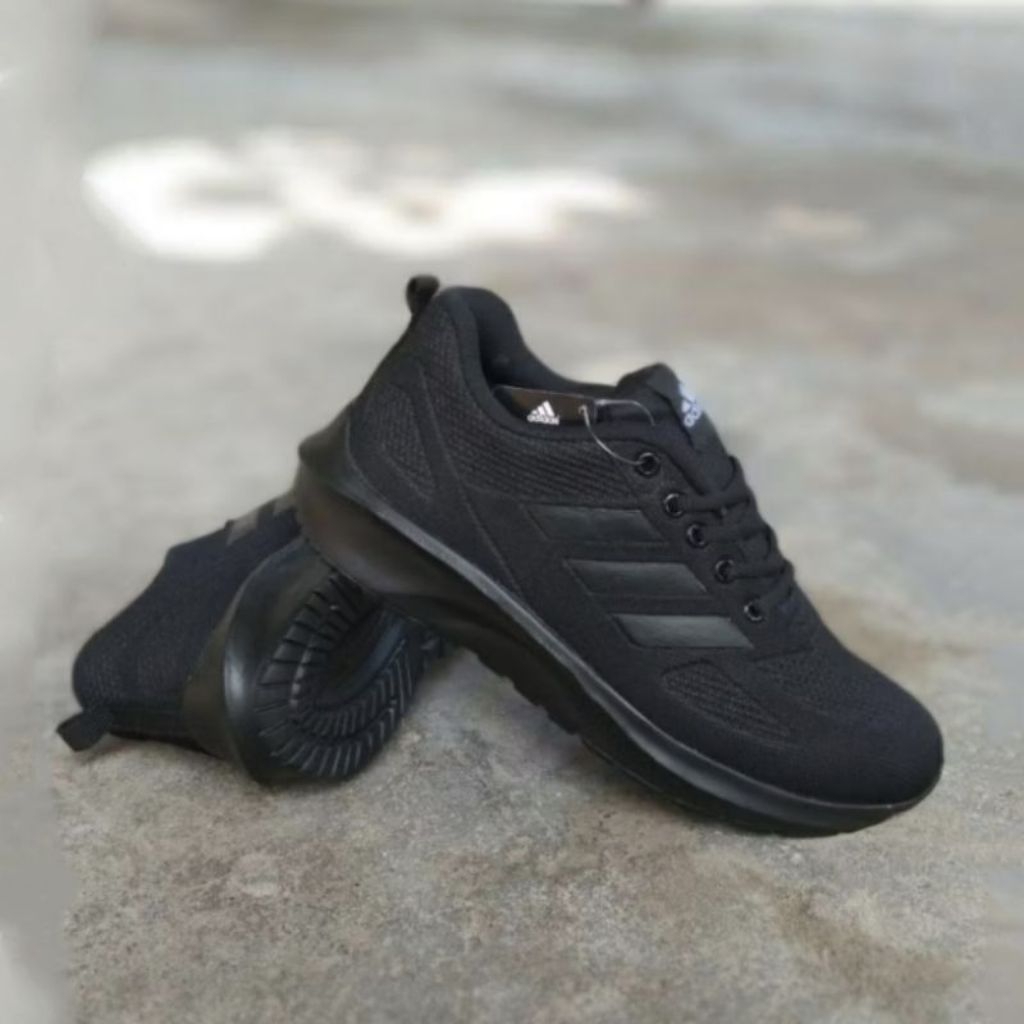 Jual Sepatu hitam polos sepatu sekolah sneaker hitam | Shopee Indonesia