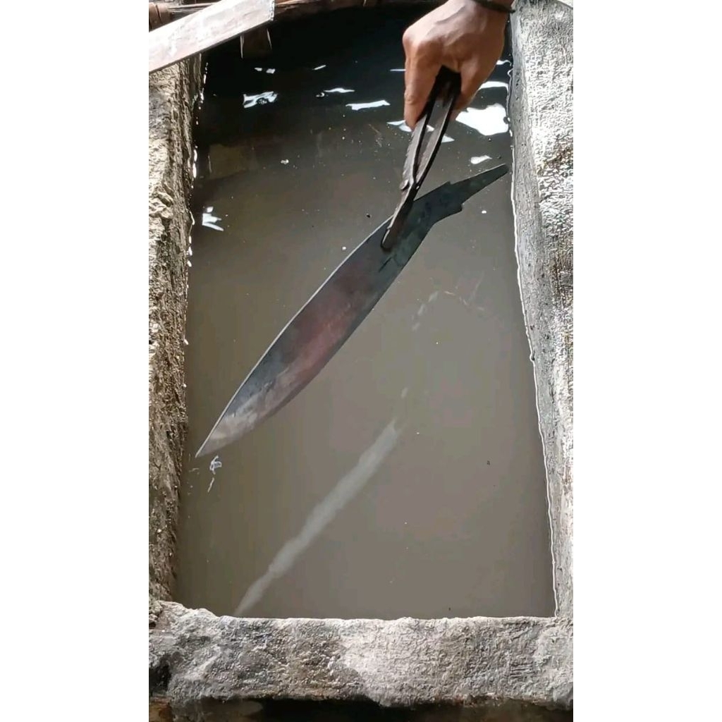 Jual pisau penyadap getah pohon aren bahan panrol atau paku rel kereta ...
