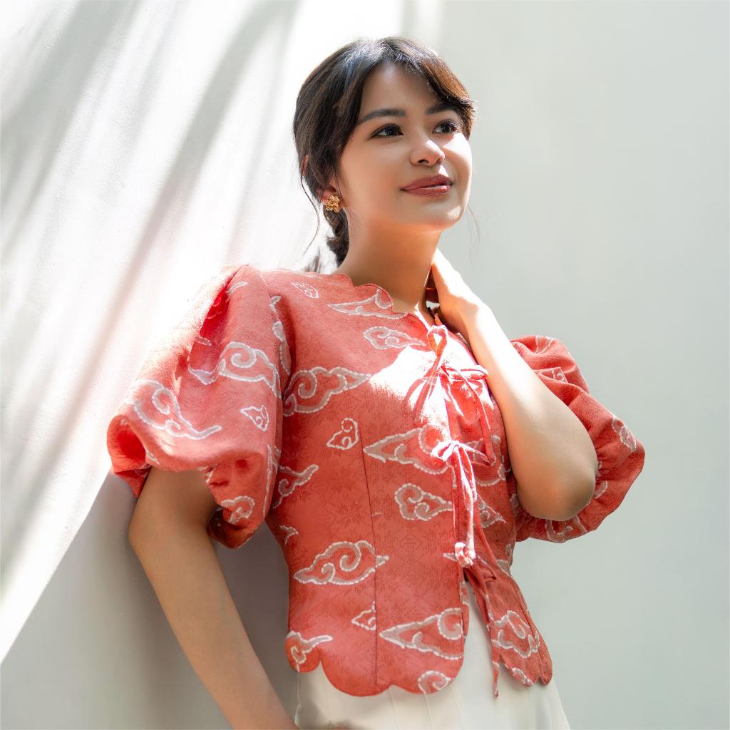 Jual Melvee Batik X Ivi Santoso - Elora Top - Arunika Collection - Atasan Blouse Top Batik ...