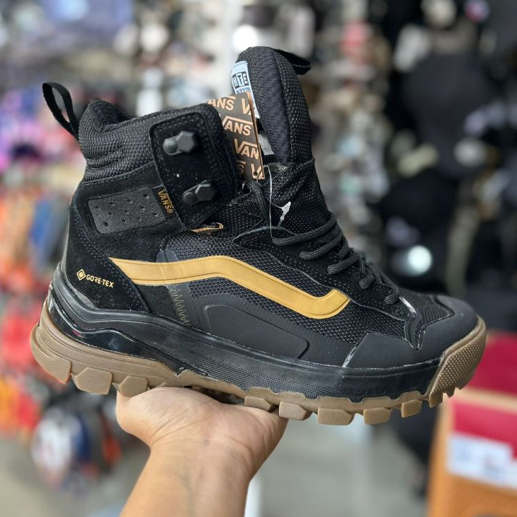 Jual Sepatu Gunung, Hiking High Top SK8 EXO Hi Gore Tex MTE Style ...