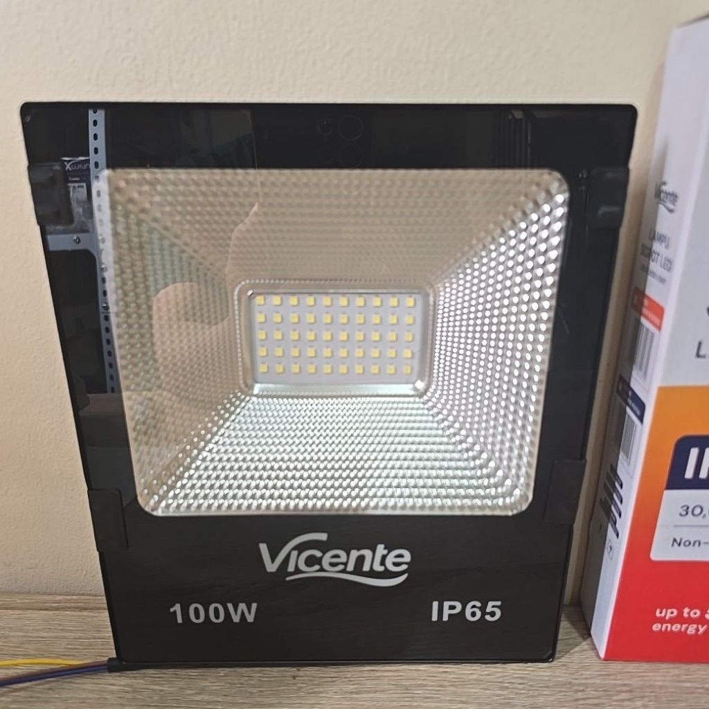 Jual LAMPU SOROT LED 100 WATT VICENTE/ LED FLOODLIGHT 100W WATERPROOF ...