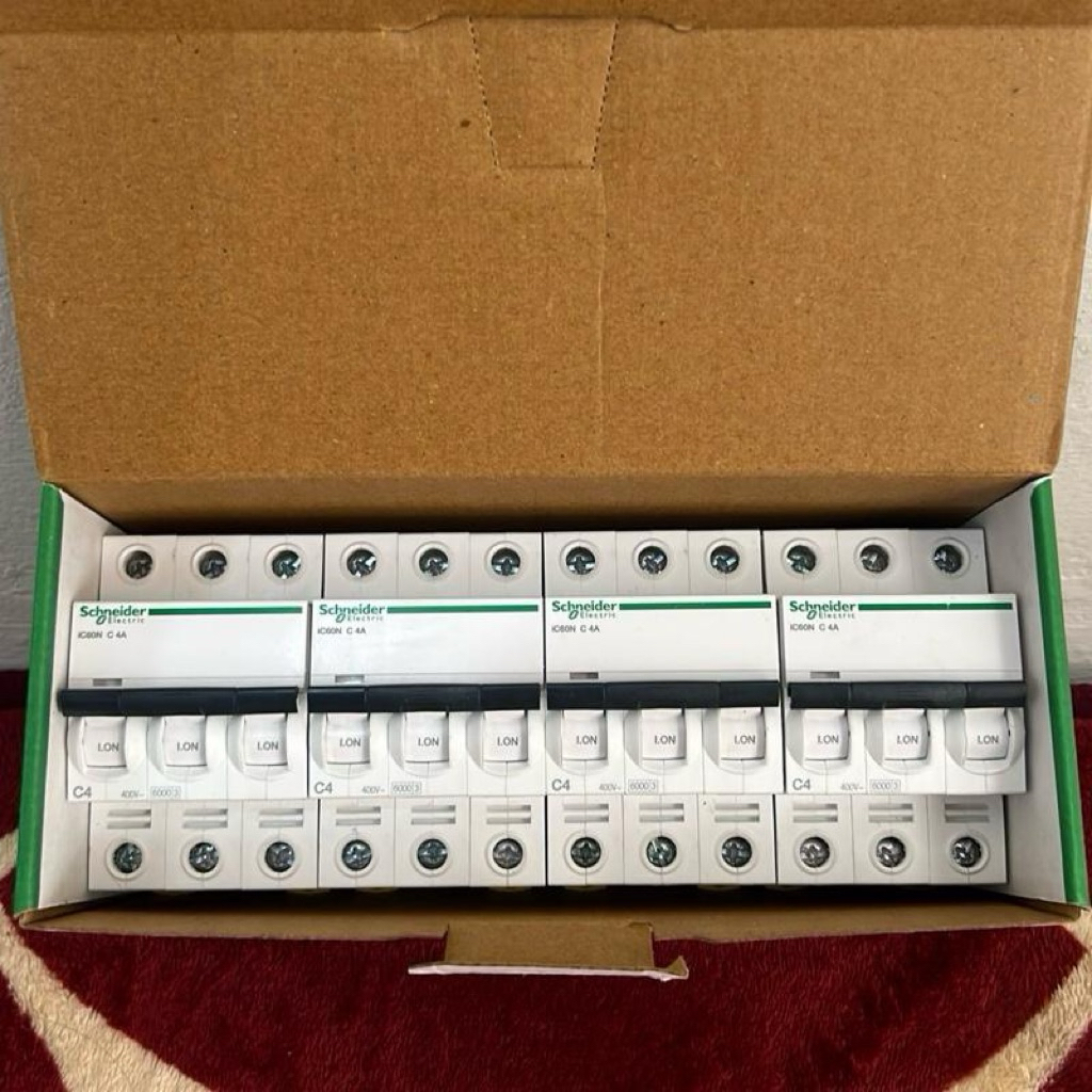 Jual MCB iC60N 3P 4A 6kA A9F74304 Schneider Original | Shopee Indonesia