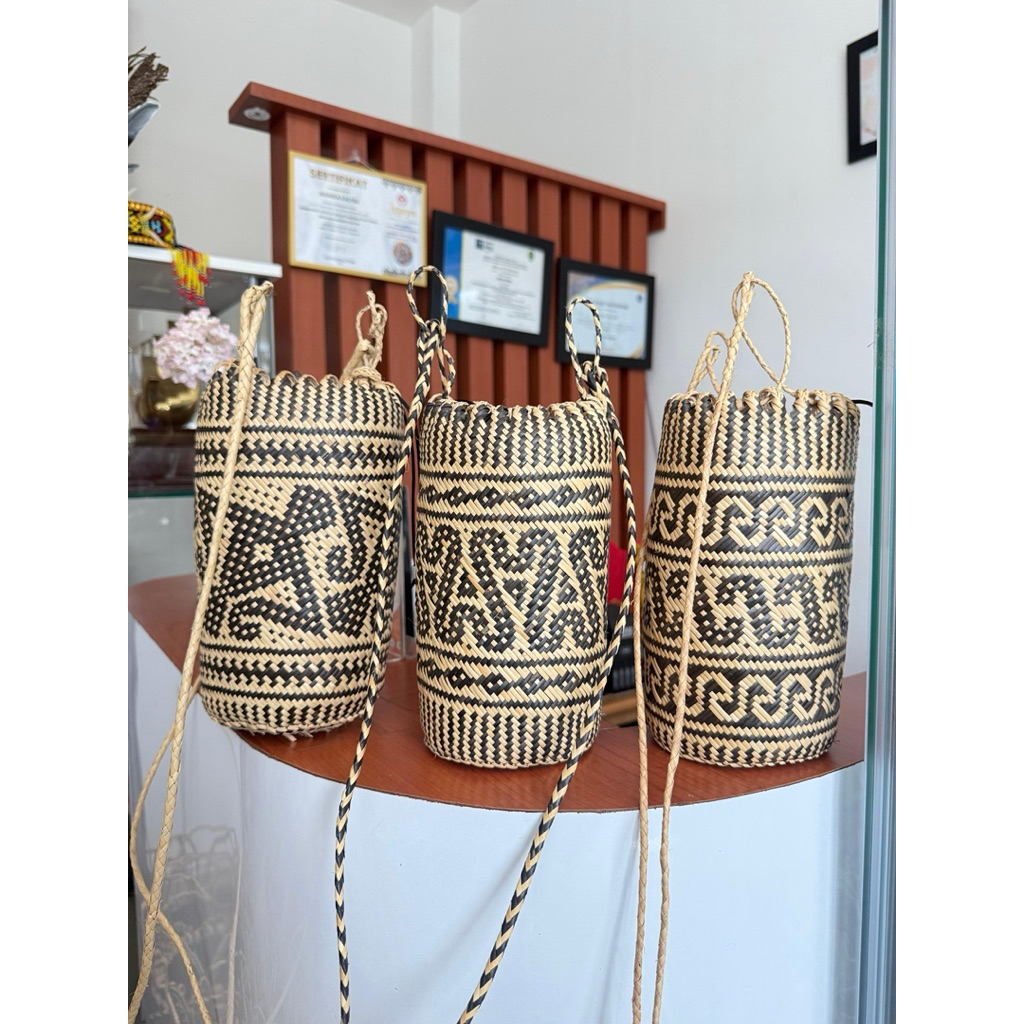 Jual Manika Kaltim - Tas Anjat Rotan Asli Dayak Kalimantan Pria Wanita ...
