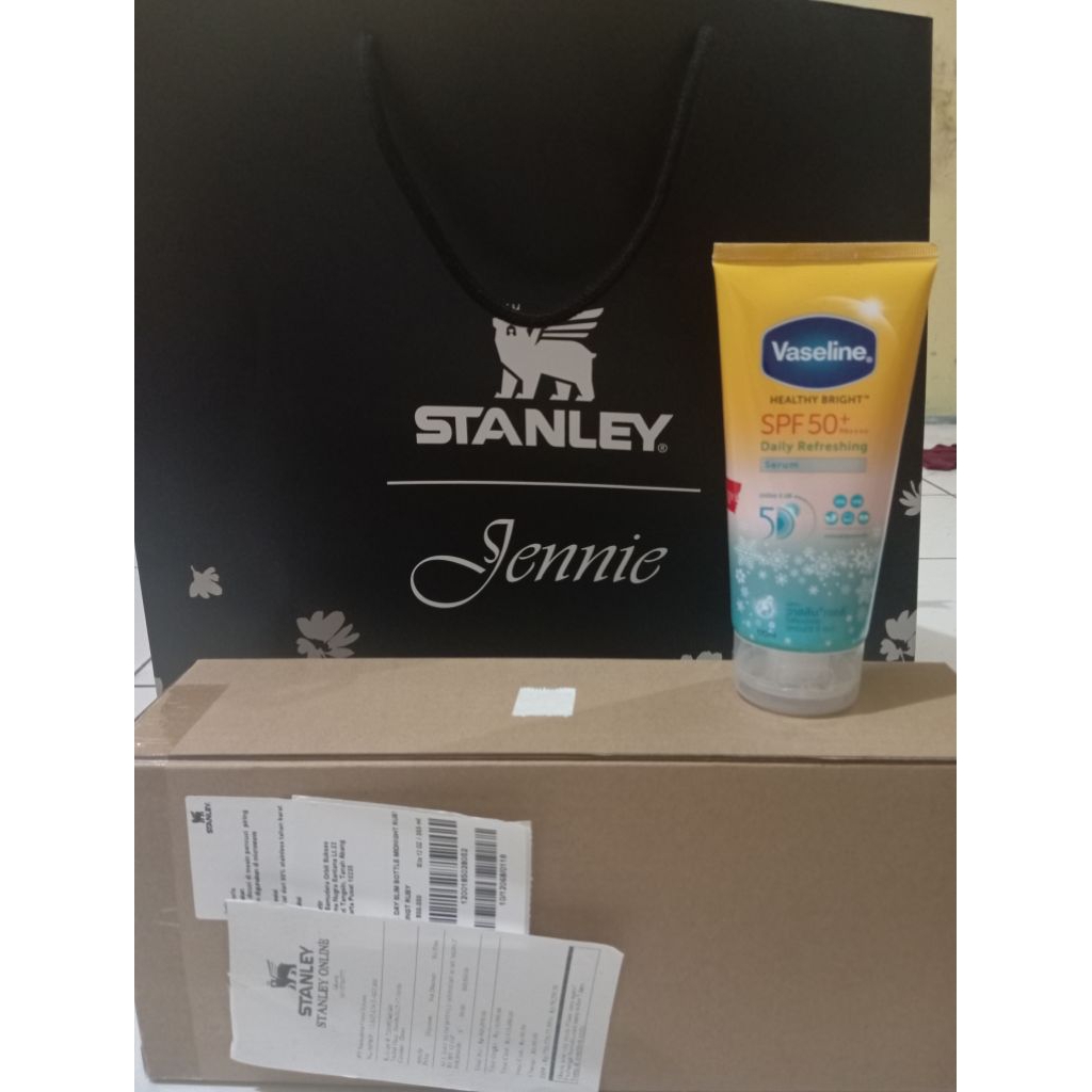 Jual STANLEY X JENNIE slim bottle limited edition free merchandise with ...