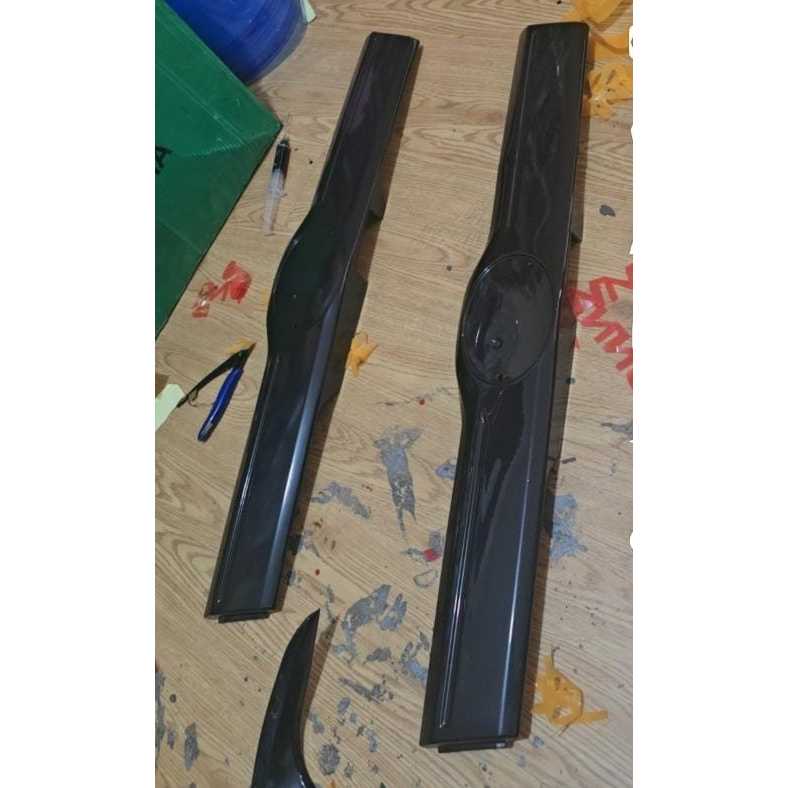 Jual Trunklid list pintu grill belakang bagasi Rocky Raize original ...