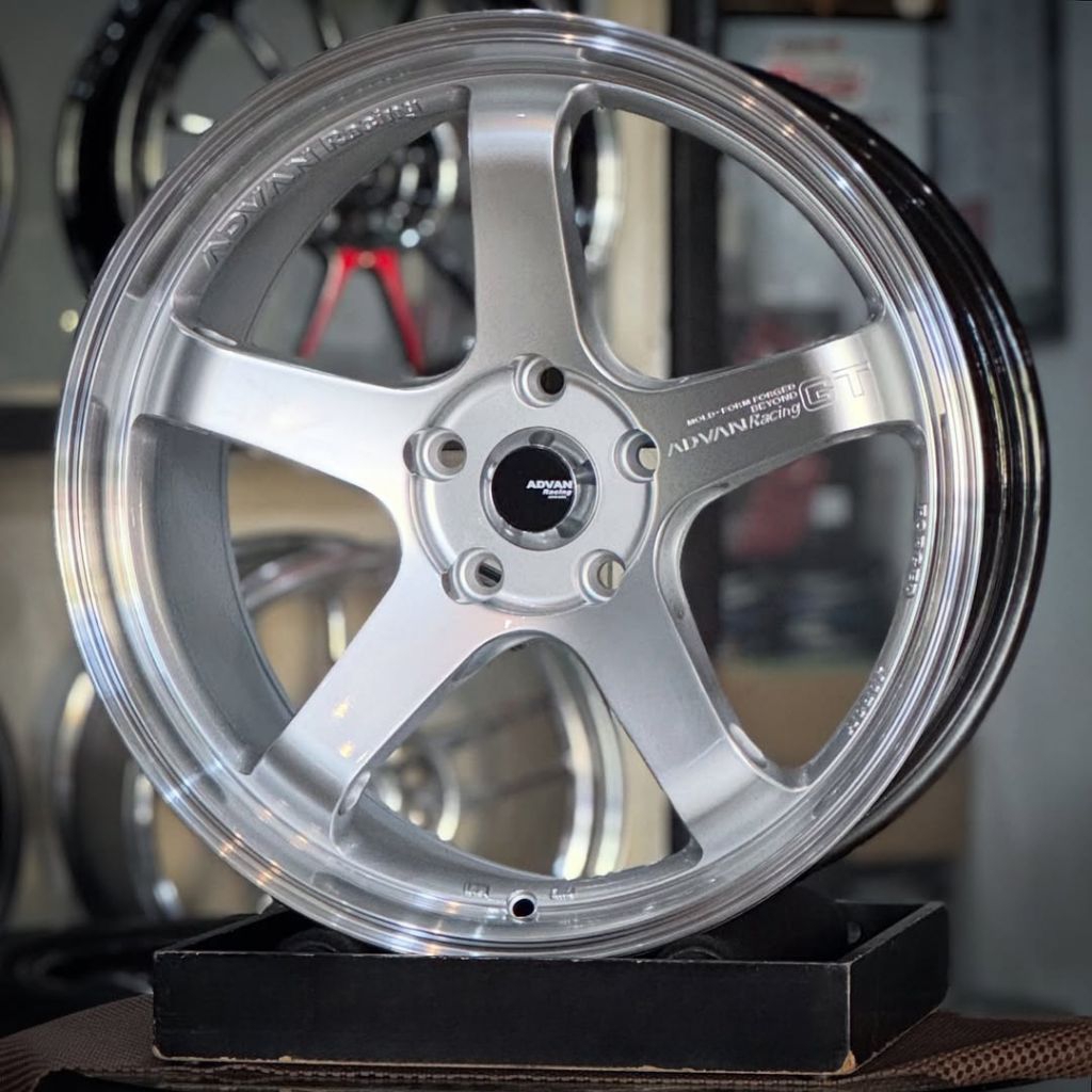 Jual velg racing Innova reborn r18 ADVAN GT FLOW FORMING lebar 9,5 ET ...