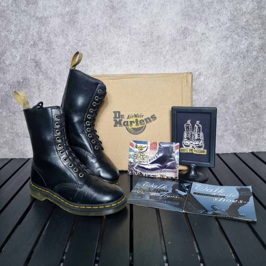 Jual Dr Martens 1490 Vegan Black 6uk Vietnam NO England Solovair ...
