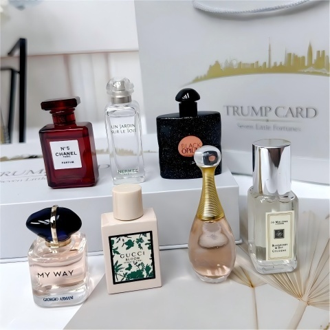Jual Seven Little Fortunes Sample Parfum Set/ Dior J'adore D'eau/ Gucci ...