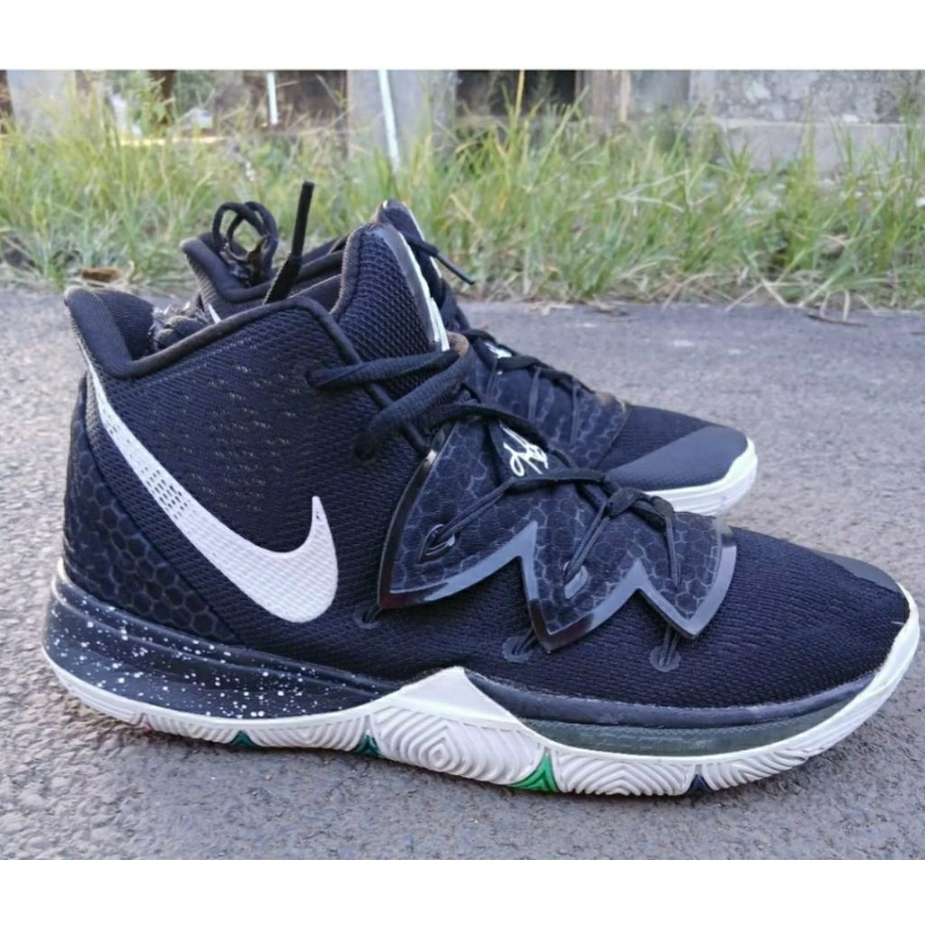 Jual Sepatu Basket Nike Kyrie 5 Black Magic | Shopee Indonesia