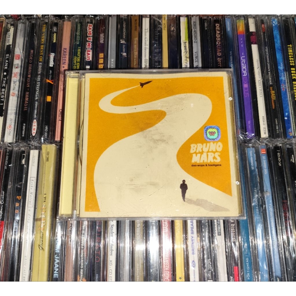 Jual CD Bruno Mars - Doo-Wops & Hooligans Hits Singles Just the Way You ...
