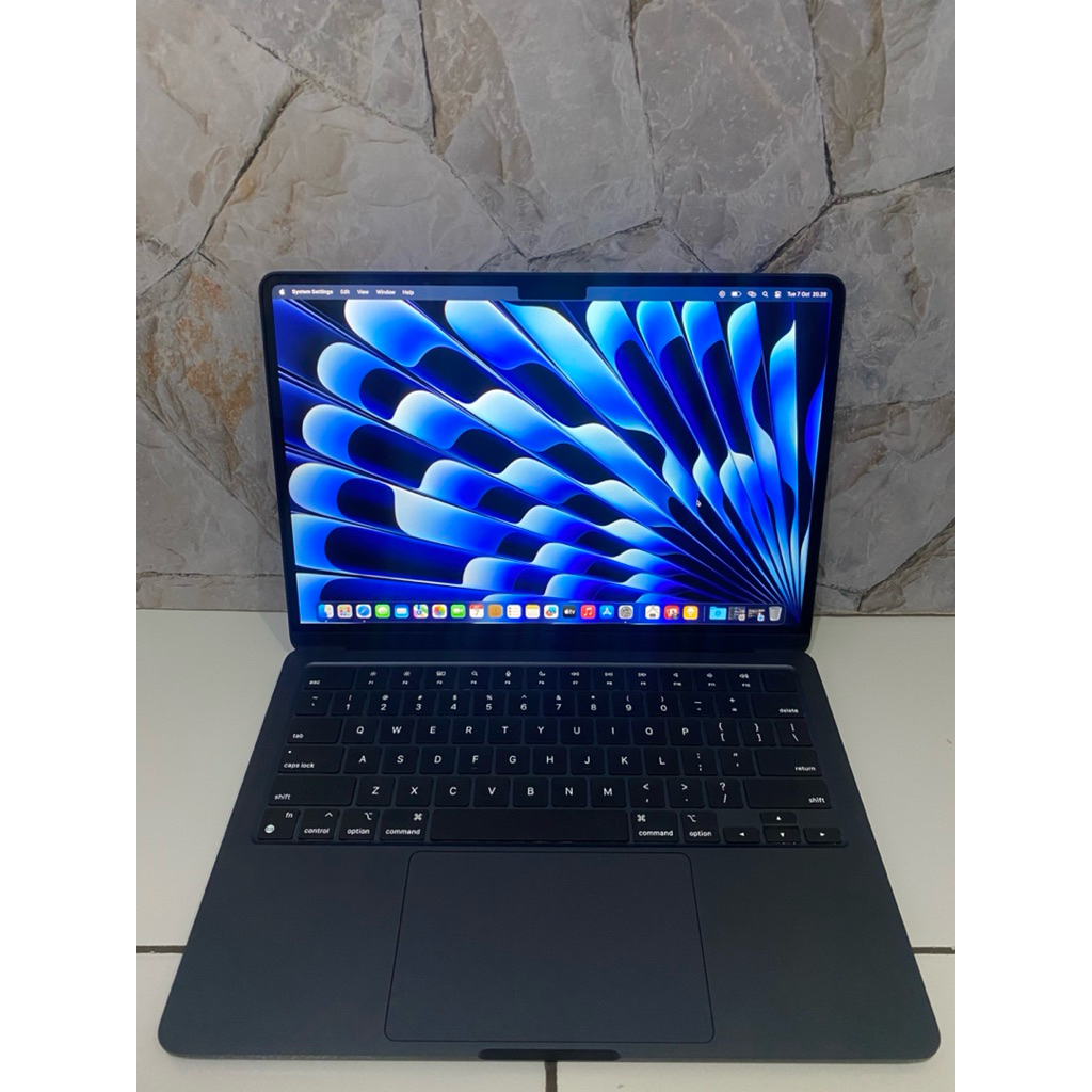 Jual Macbook air m2 13inc ram 16/256 gb ibox 2026 july (cc 28 hh 100% ...