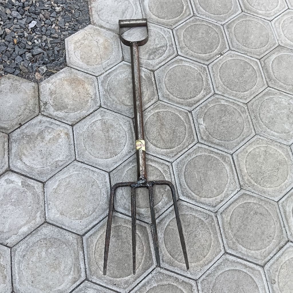 Jual GARPU Injak Gali Tanah - Garpu Bahan Beton Baja Tebal Tempa ...