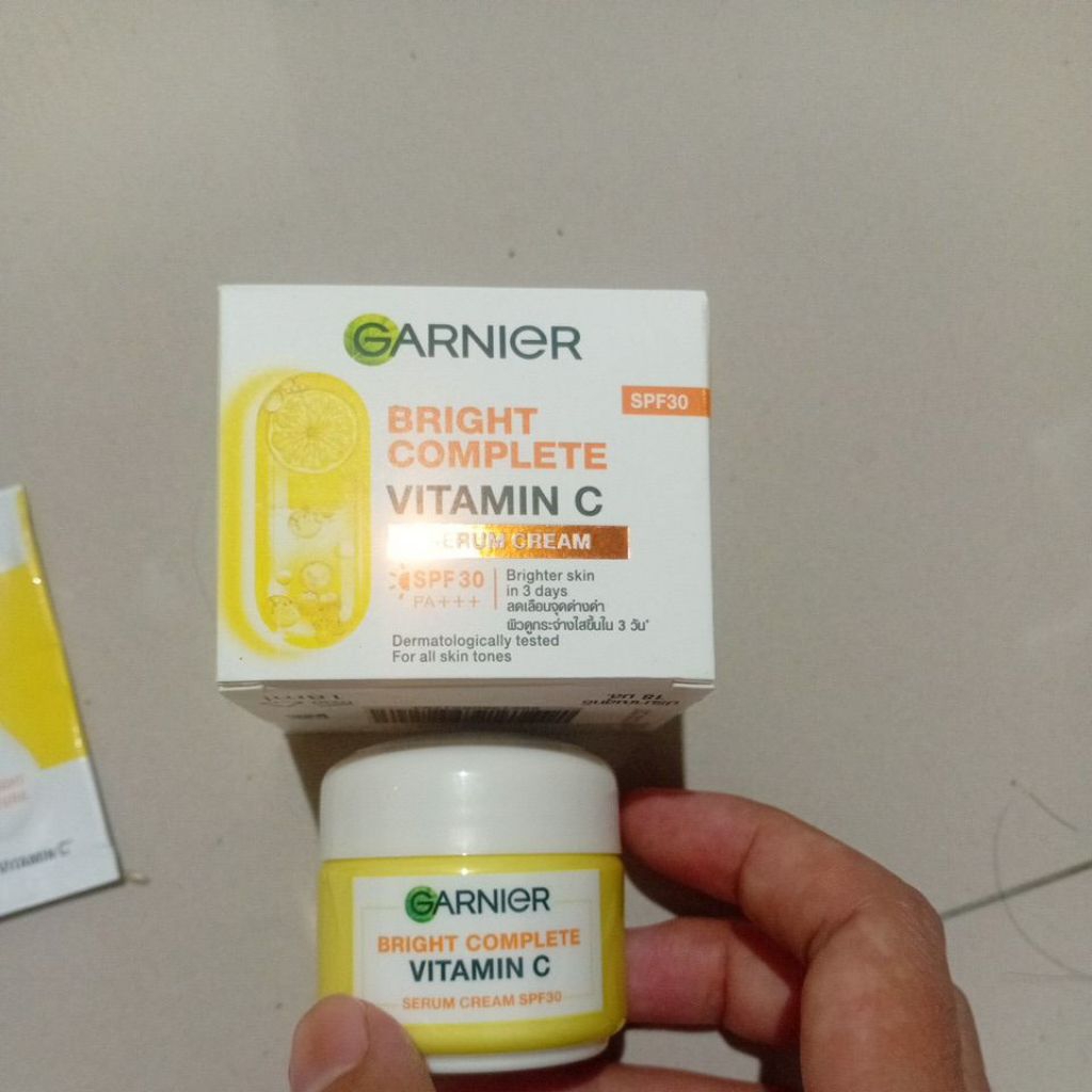 Jual [ORIGINAL] Garnier Bright Complete Vitamin C Serum Cream SPF 30 ...