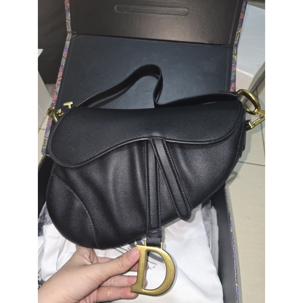 Jual tas dordor d*or saddle preloved kulit asli | Shopee Indonesia
