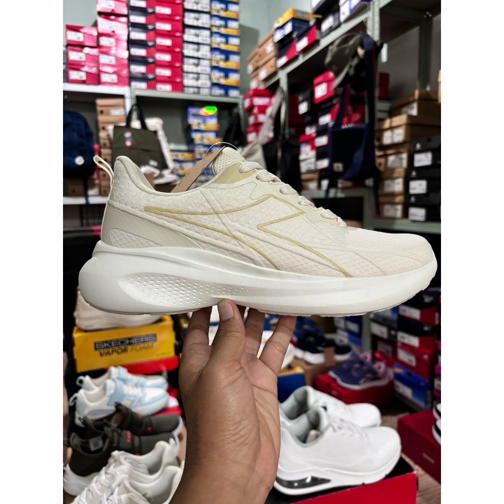 Jual Sepatu diadora MATRON running beige | Shopee Indonesia