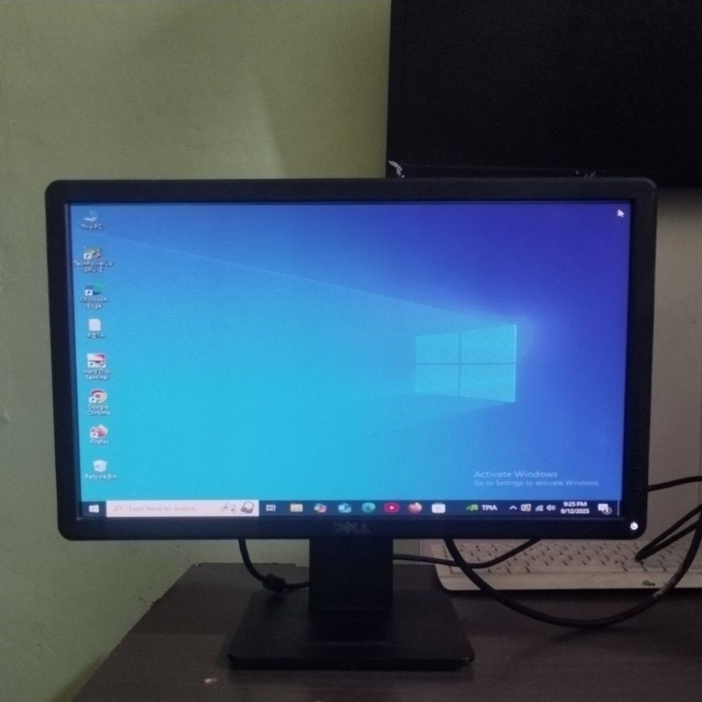 Jual MONITOR LED DELL 19INCH MINUS WHITESPOT DIKIT AJA & LENGKAP KABEL ...