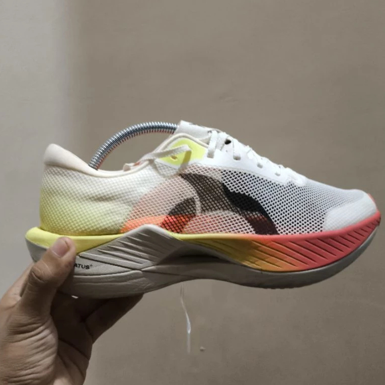 Jual Ortuseight Sepatu Running Solar 1.1 White Sunrise Sepatu Lari ...