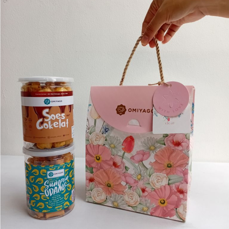 Jual Paket Hampers Cemilan / Parcel isi 2 Snack Premium | Shopee Indonesia