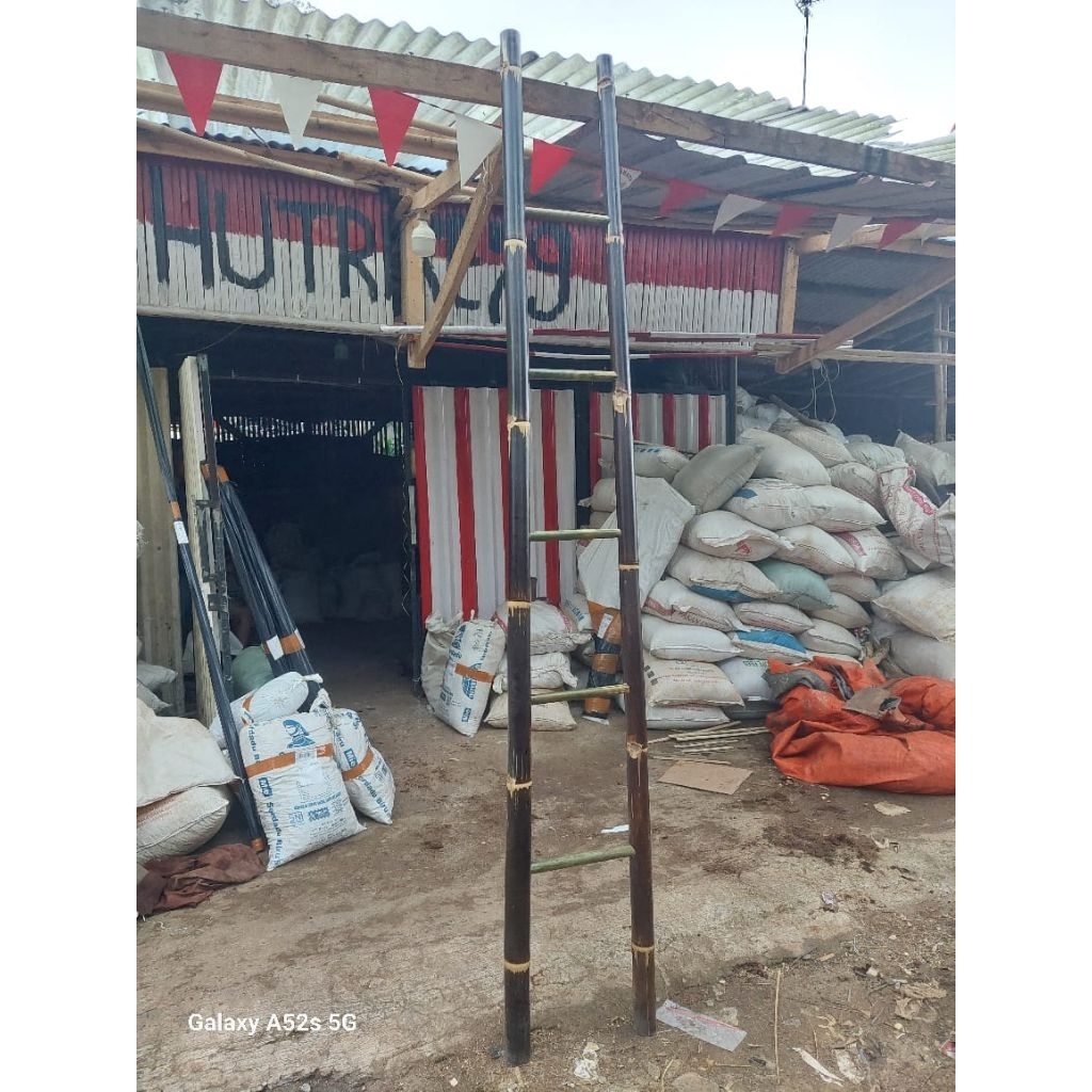 Jual Tangga bambu hitam tinggi 3m taraje kokoh kuat bambu unik | Shopee ...