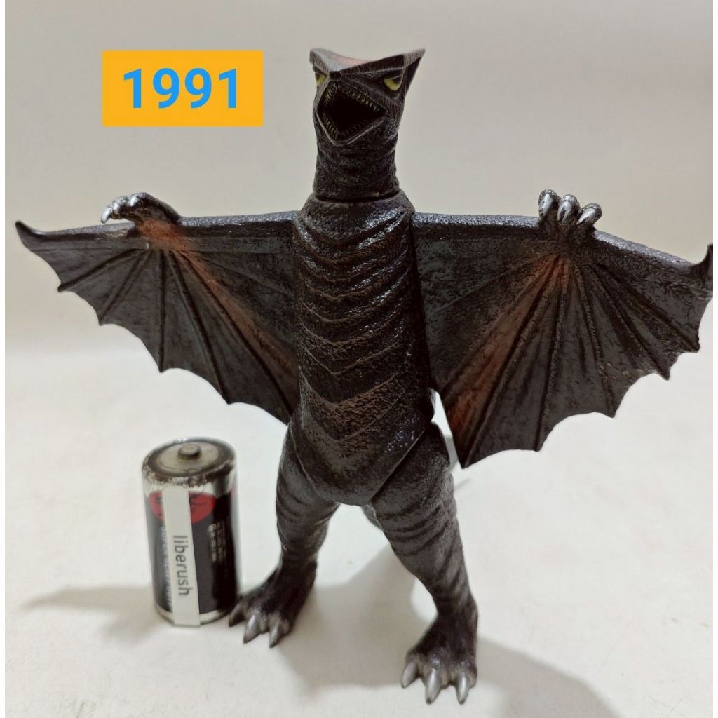 Jual Vintage 1991 toho bandai sofubi gamera gyaos godzilla movie ...