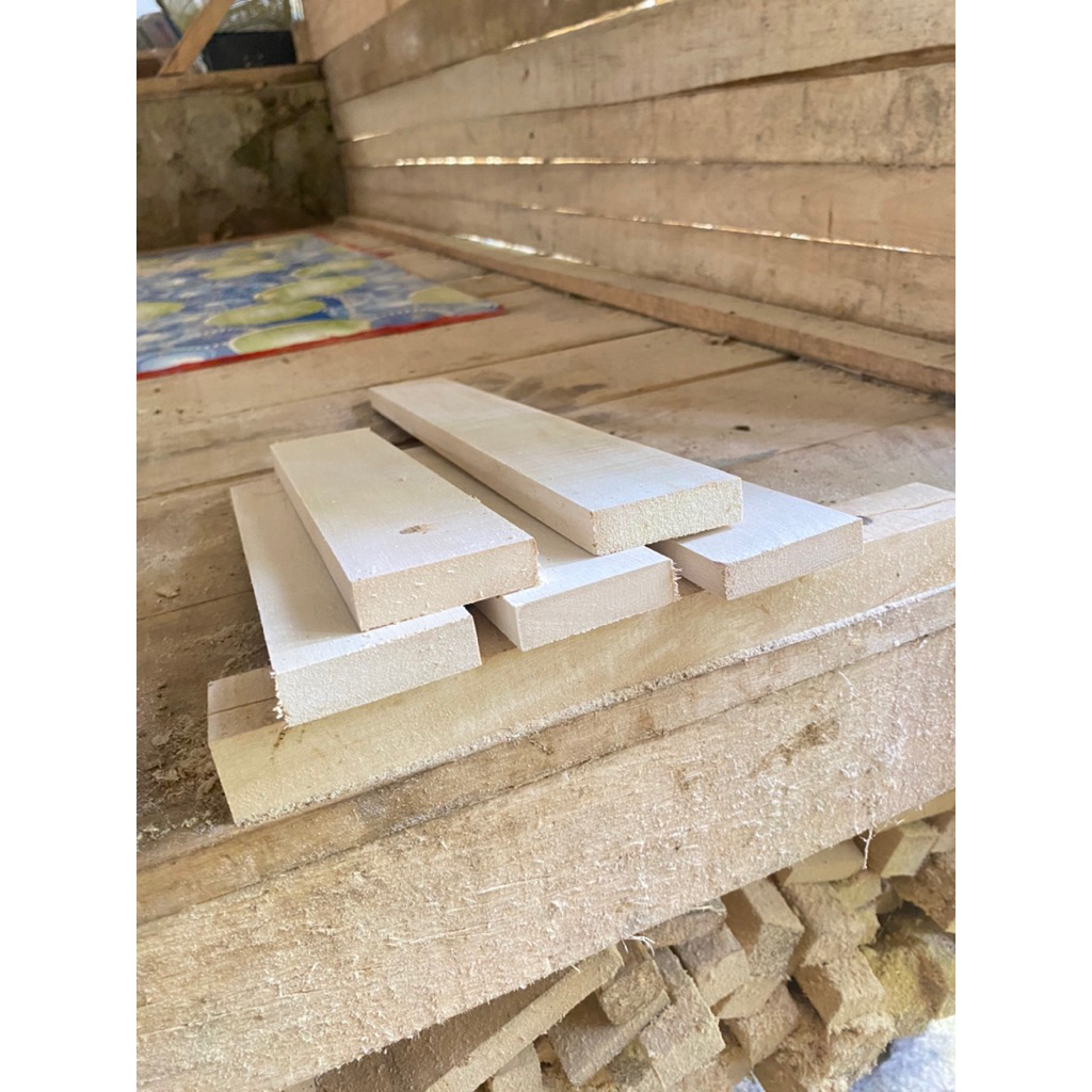 Jual reng kayu 2x4 panjang 100cm per (1 ikat )sudah di serut halus ...