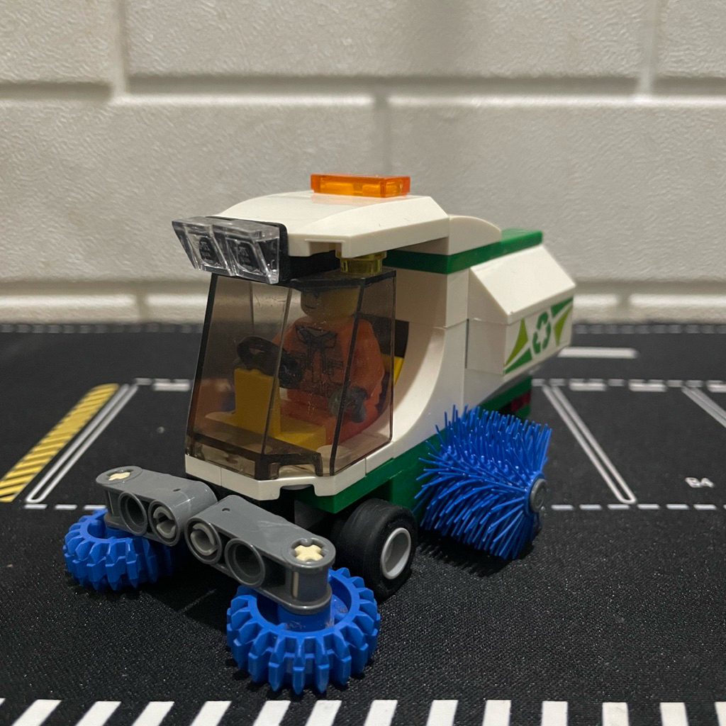 Jual LEGO City Street Sweeper 60249 Loose | Shopee Indonesia