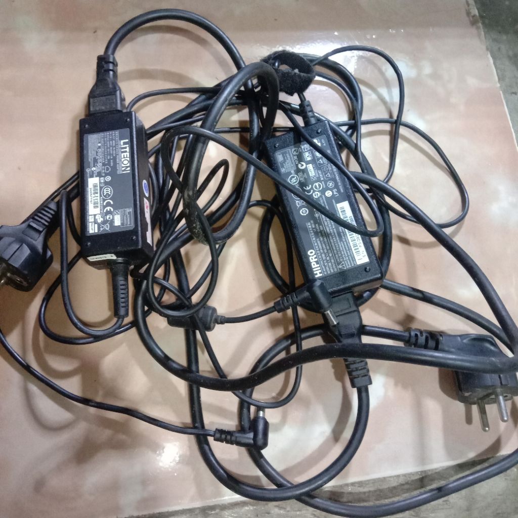 Jual charger laptop Axioo,Acer,hp semua tipe / casan laptop merk Axioo ...
