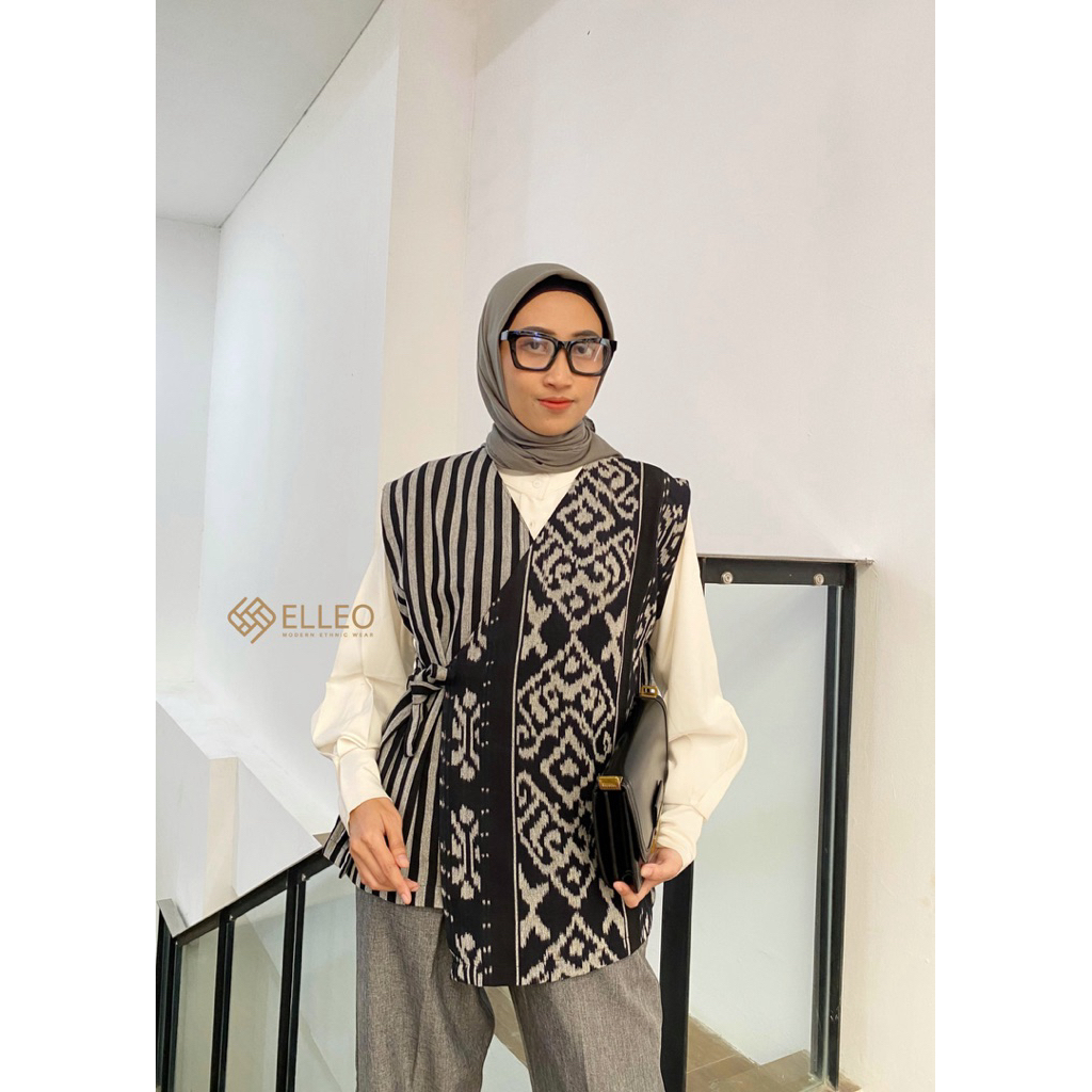 Jual EIKO VEST TENUN Blouse Tenun Batik Etnik Modern Wanita - Atasan ...