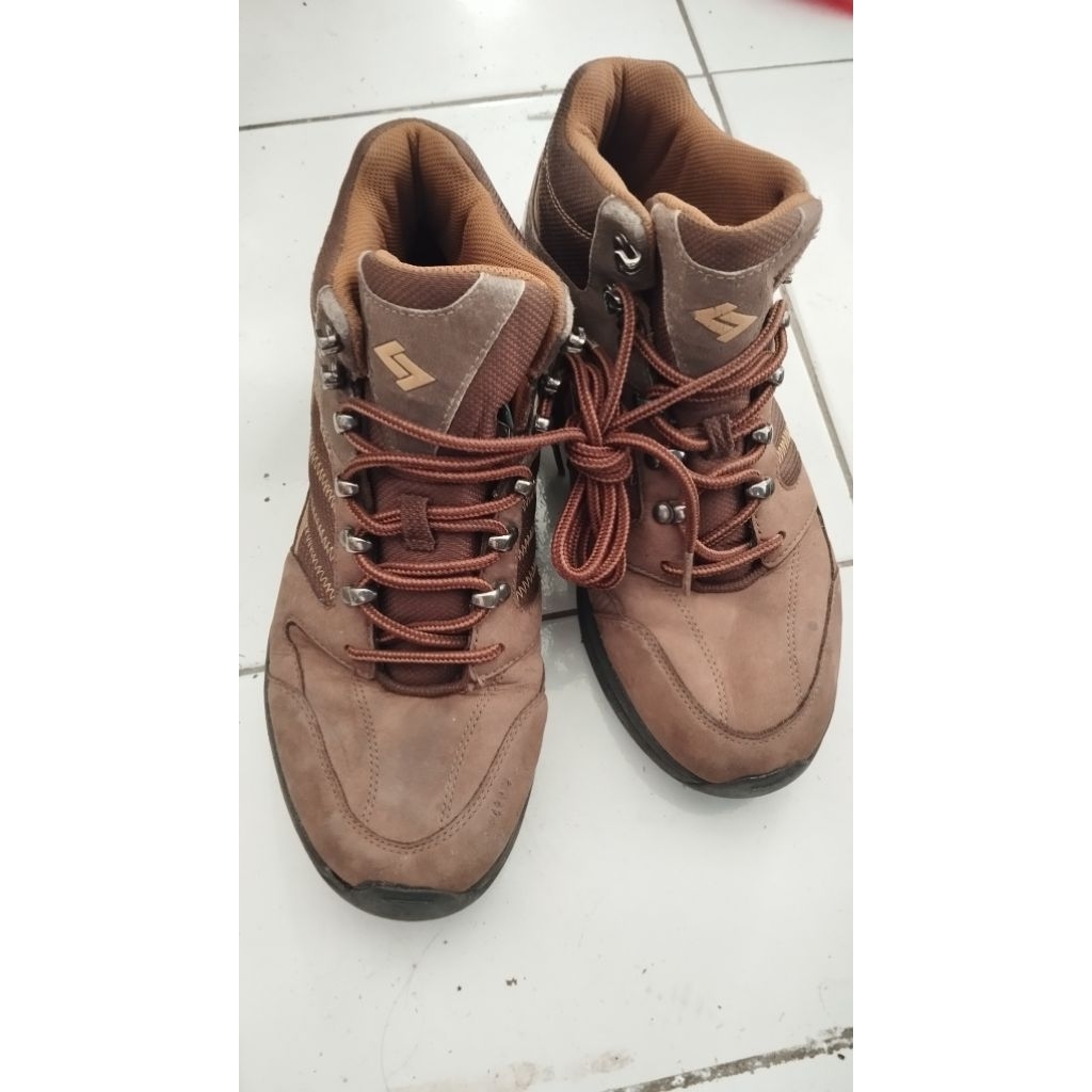 Jual SEPATU HIKING SAFETY UK 41,5 | Shopee Indonesia