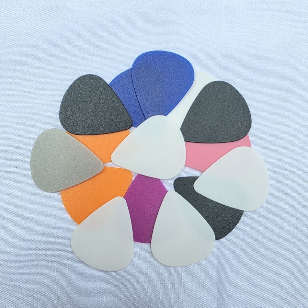 Jual Pick Gitar Polos bahan nylon kesat dan ABS ukuran 0,46 isi 100pcs ...
