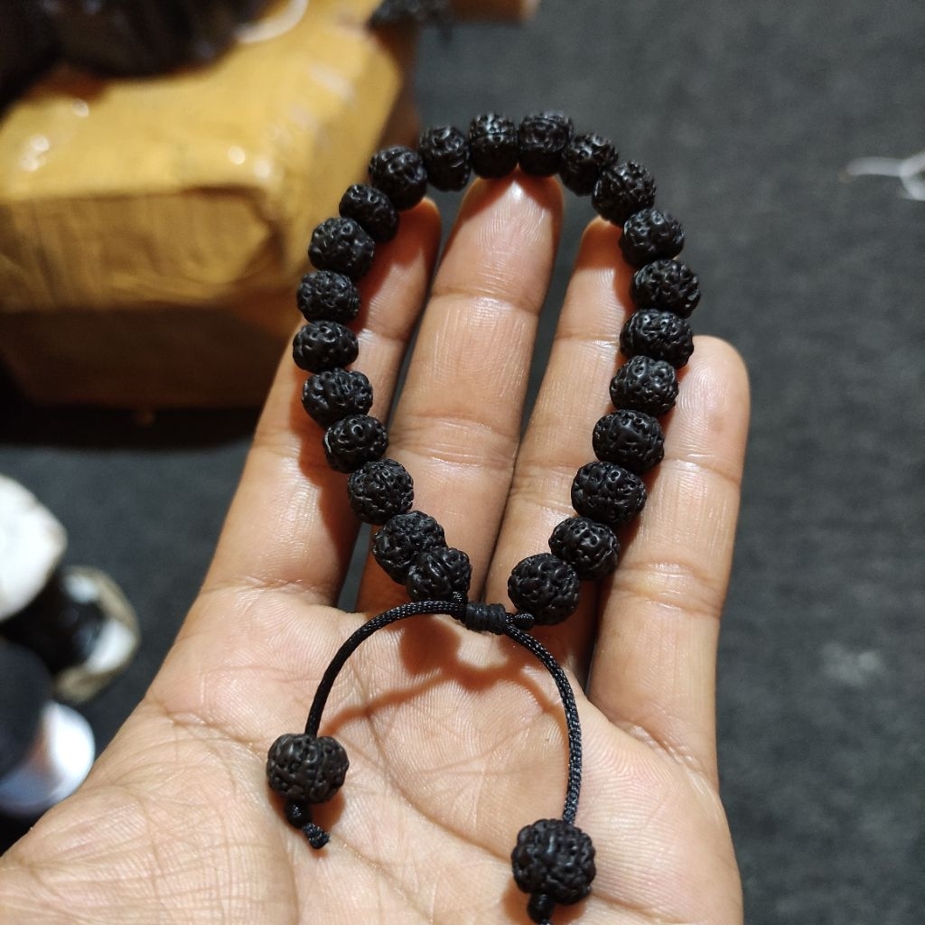 Jual gelang rudraksha hitam tarik ulur jenitri hitam 8-11 mm | Shopee ...