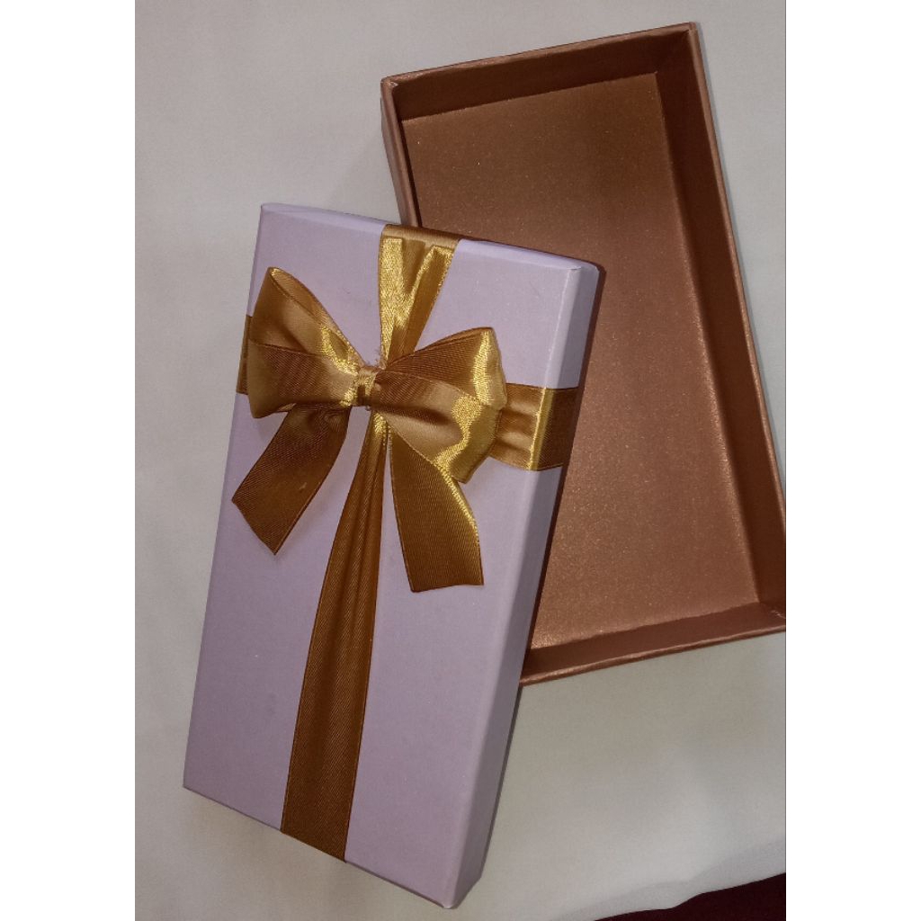 Jual Box Kado Kotak Kado Hadiah Elegan dengan pita satin gold | Shopee ...