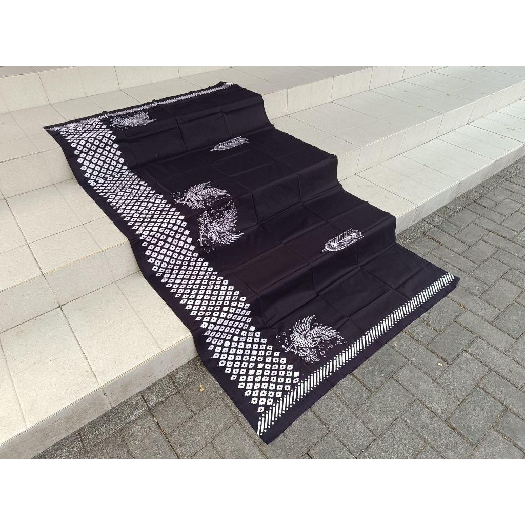 Jual KAIN BATIK PREMIUM KHAS BOJONEGORO MOTIF MLIWIS PUTIH | Shopee ...