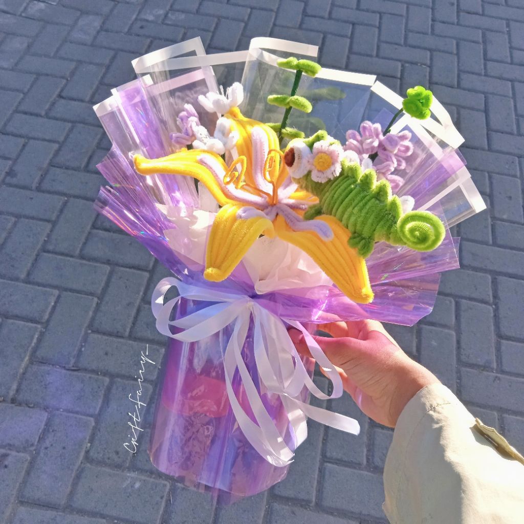 Jual Buket bunga kawat bulu | tangled edition | bunga rapunzel | Shopee ...