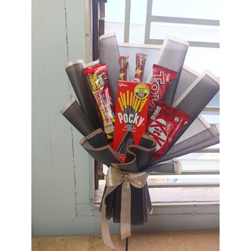 Jual Buket jajan tema merah buket ulang tahun buket wisuda snack gift ...