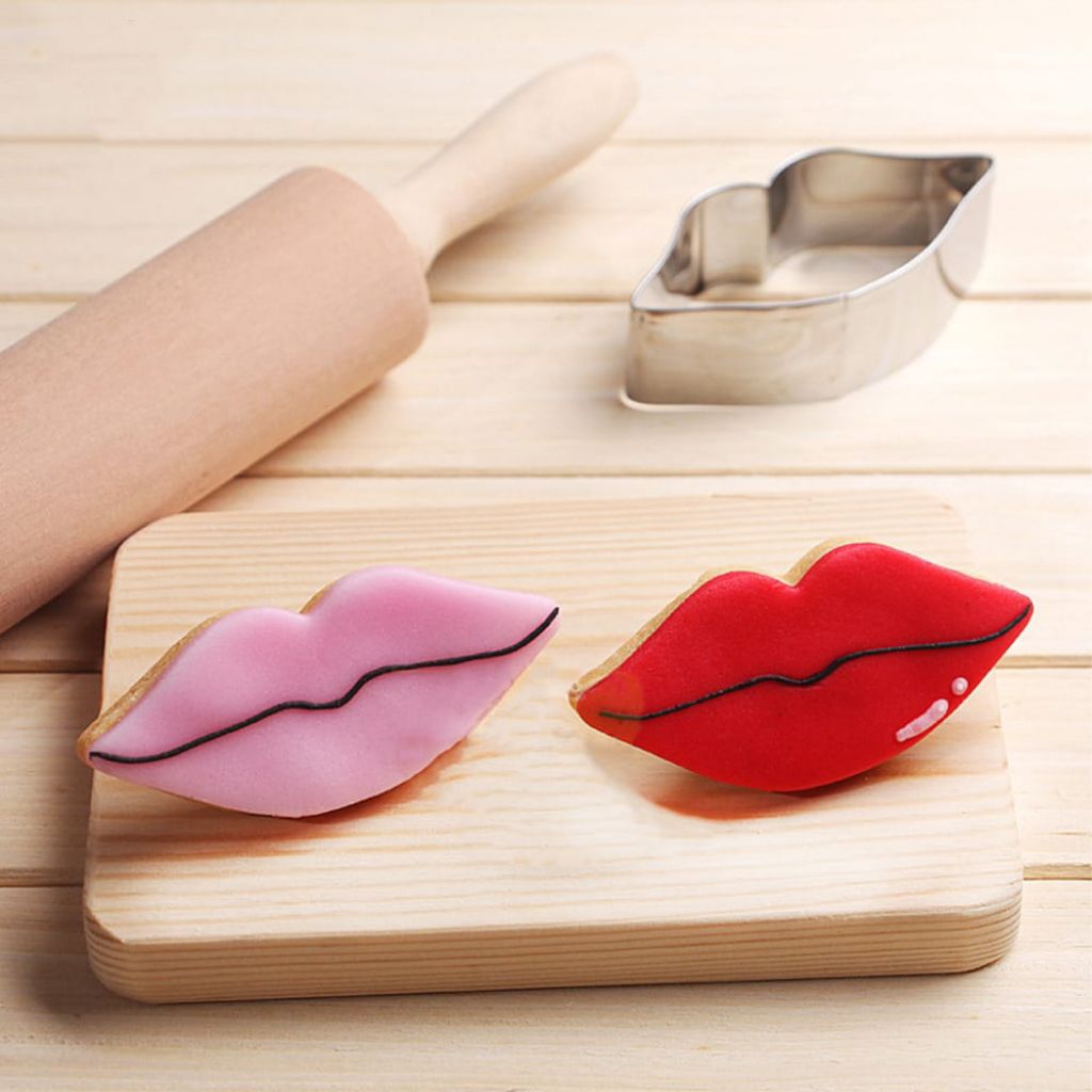 Jual Cookie cutter in the shape of lips / Cetakan kue kering bentuk ...