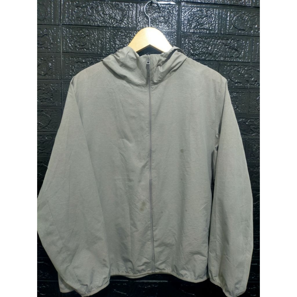 Jual Jaket Running Uniqlo UV protection | Shopee Indonesia