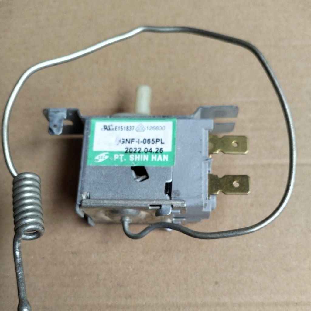Jual thermostat KULKAS Polytron original 2pintu GNF-I-065PL | Shopee ...
