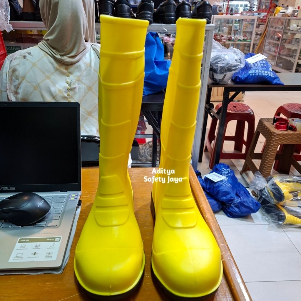 Jual Sepatu Safety Boot Safeguard Lx102 Original - Safety Boot Karet ...