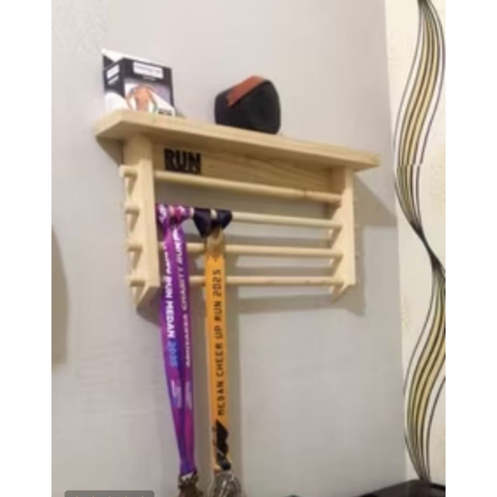 Jual Bebas Custom Tulisan Rak Piala dan Medali / Gantungan Medali ...