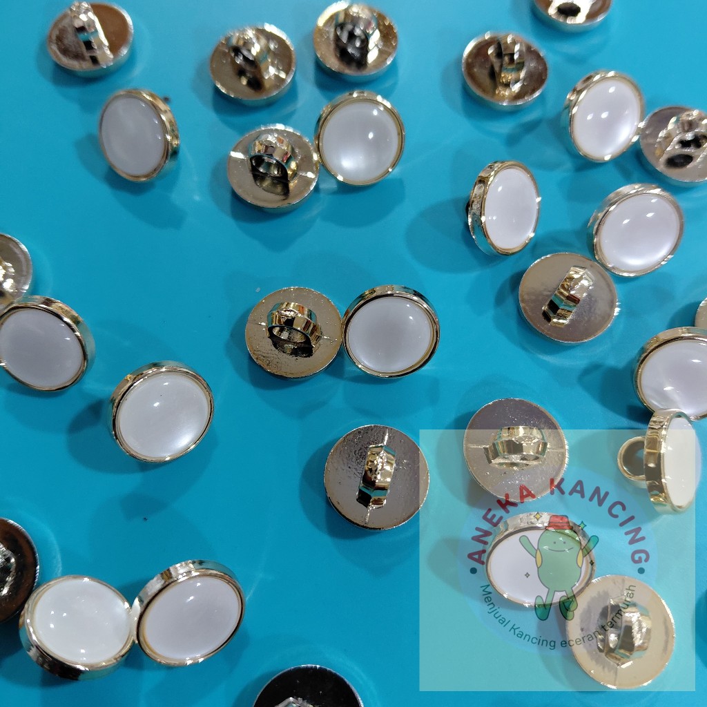 Jual Kancing Baju Mutiara Data 18L (1.15cm) dan 20L (1,3cm) / Kancing ...
