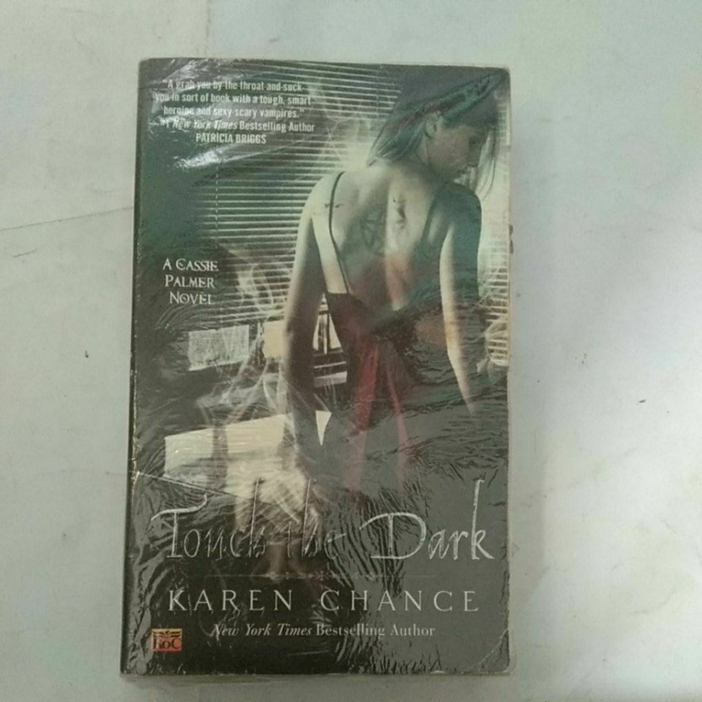 Jual Tonch the Dark . Karen Chance ( Novel ) | Shopee Indonesia
