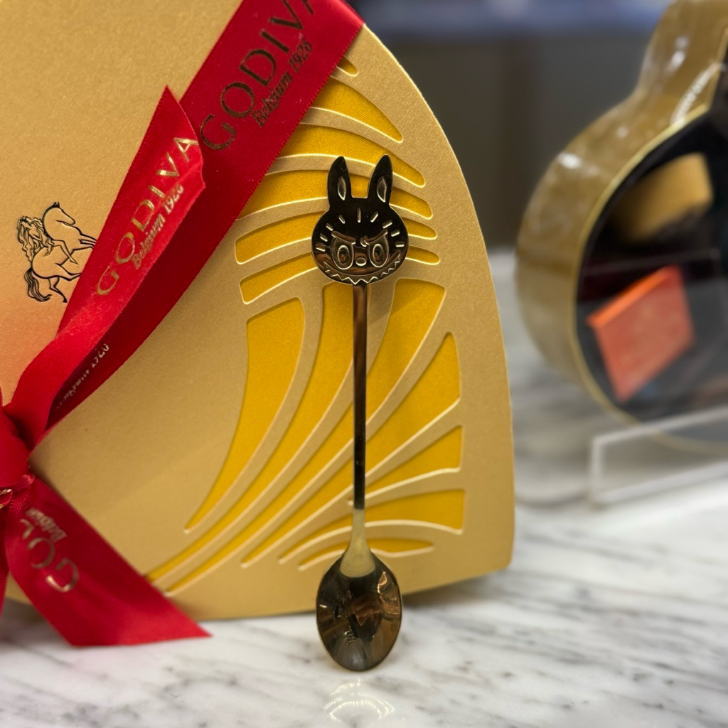 Jual POP MART GODIVA x LABUBU THE MONSTERS SENDOK GODIVA LABUBU GOLD ...