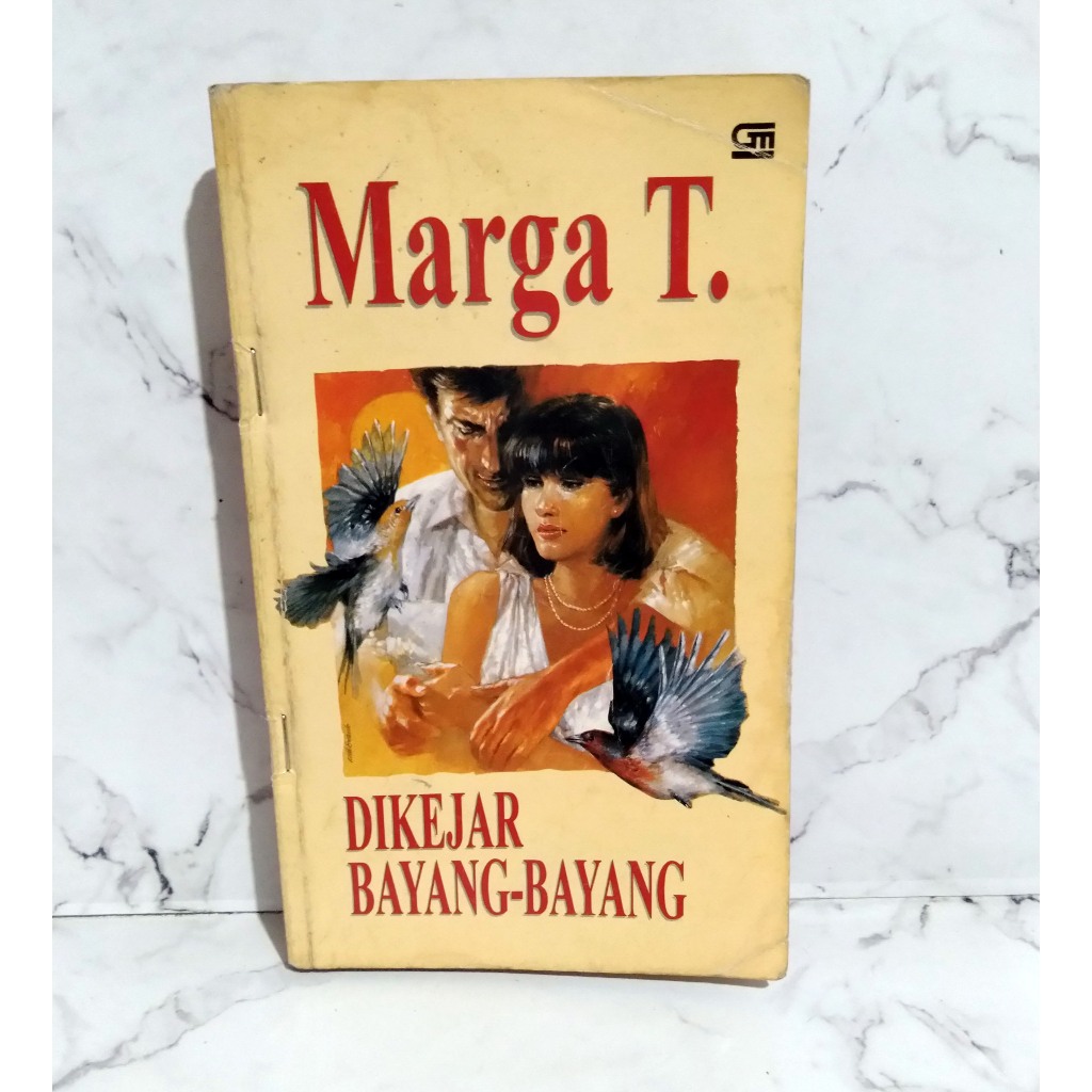Jual Novel Dikejar Bayang-Bayang Marga T. Penerbit Gramedia | Shopee Indonesia