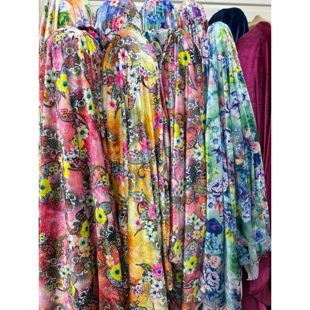 Jual Kain Bludru Motif Bunga (harga tercantum per 0,5 meter) | Shopee ...
